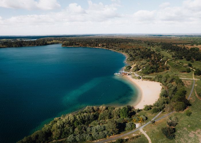 Ce lac naturel dans les Landes est un vrai coin de paradis