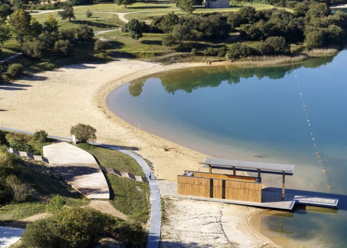 Ce lac naturel dans les Landes est un vrai coin de paradis